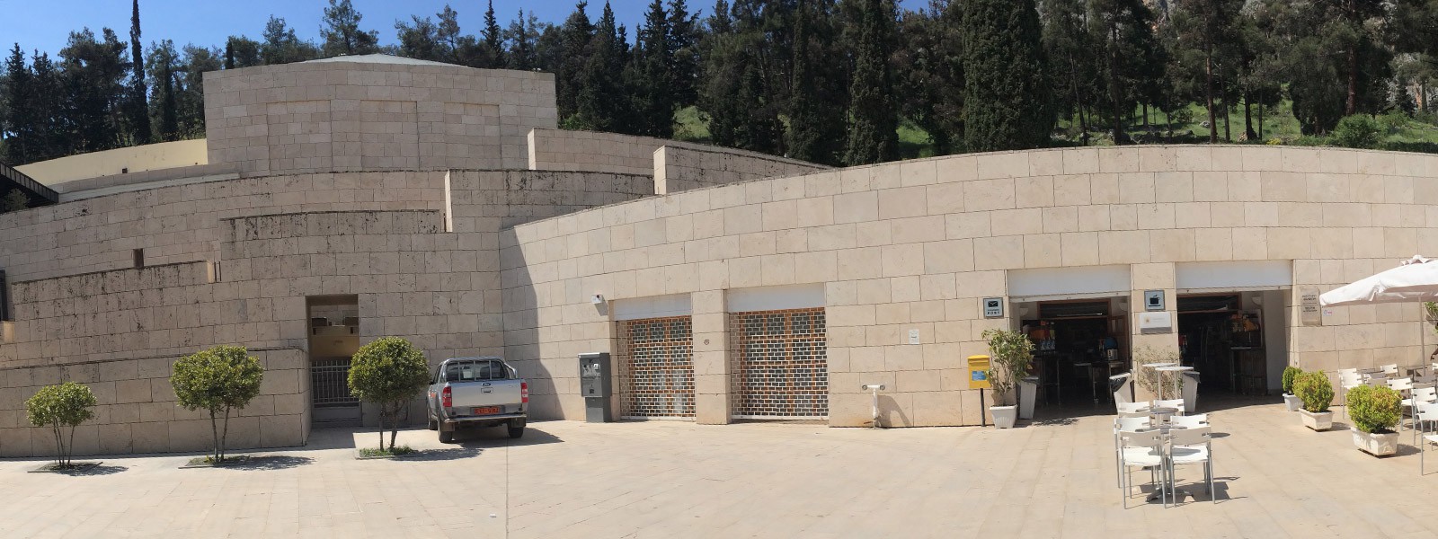 Delphi Archaeological Museum - Living Stones